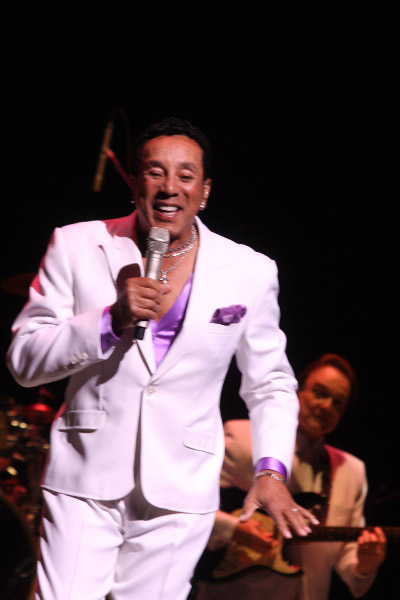 Smokey sings - New York Amsterdam News