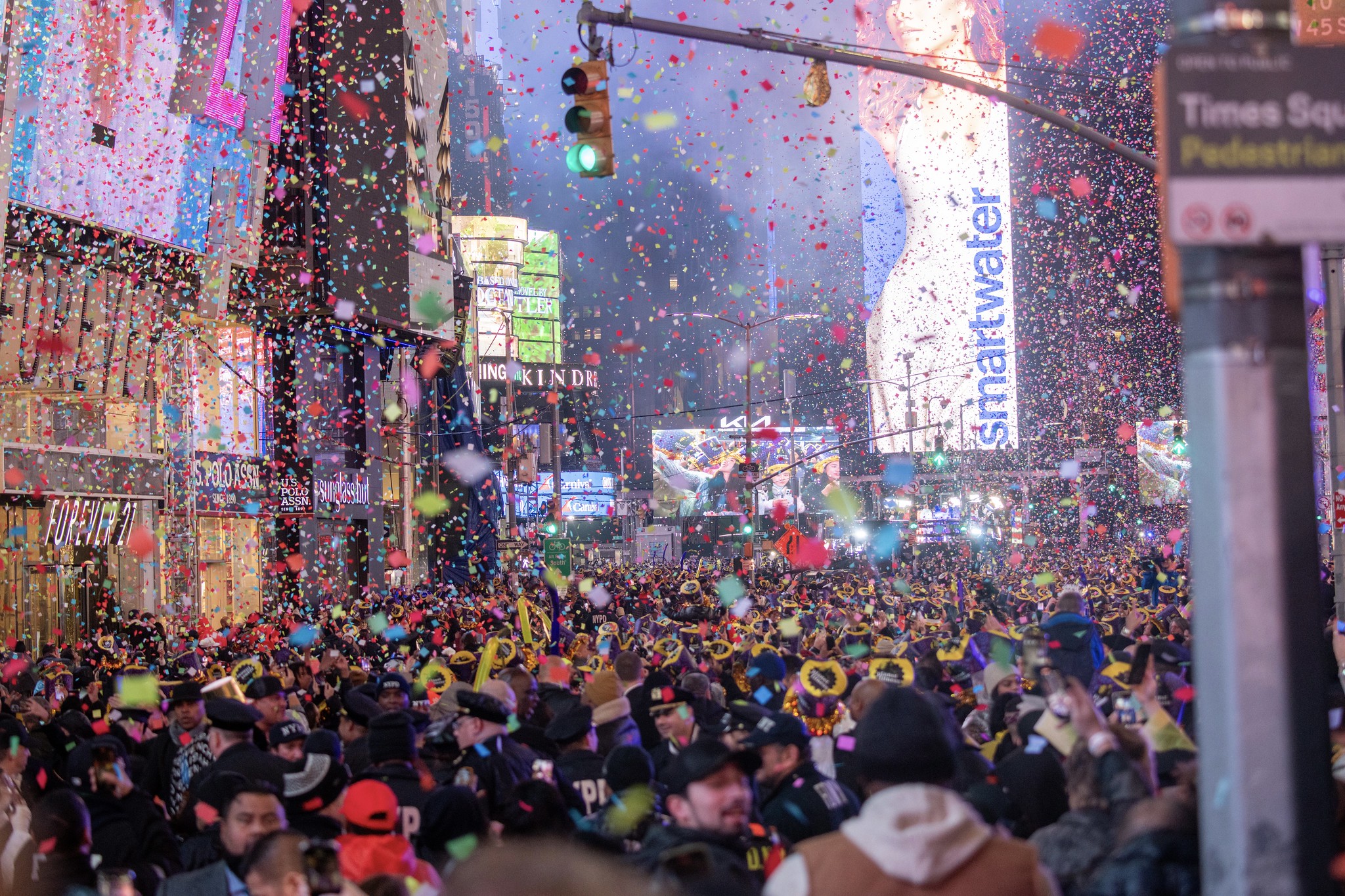 Time zone by time zone, another new year sweeps into view - New York ...