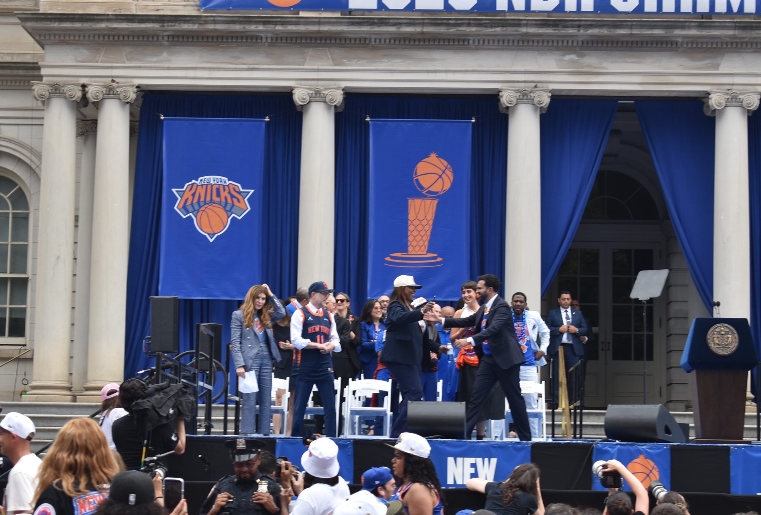 New York City does it big for Knicks homecoming